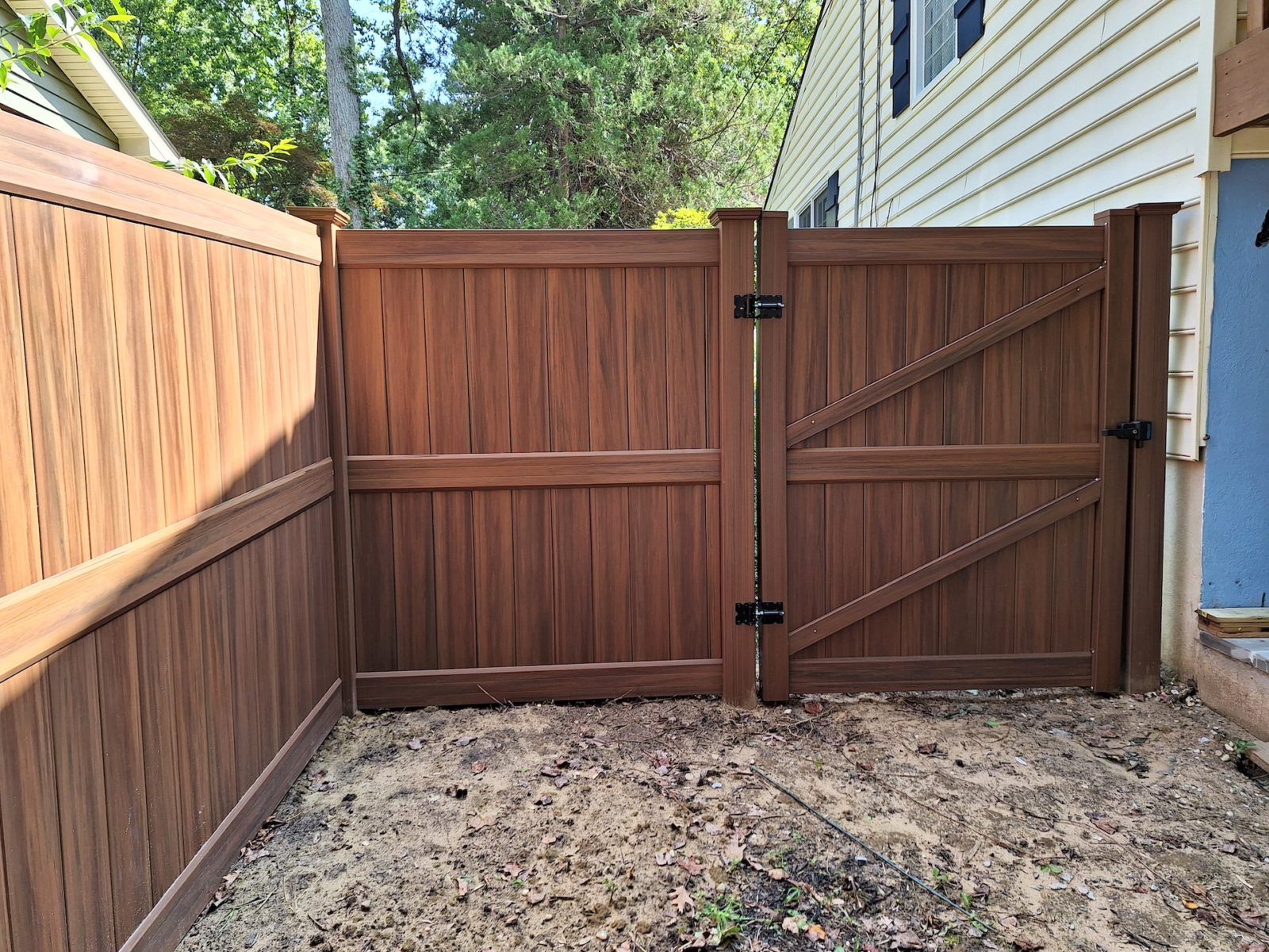 Makeover Monday: Mocha Walnut Vinyl Fencing in Annapolis, Maryland ...