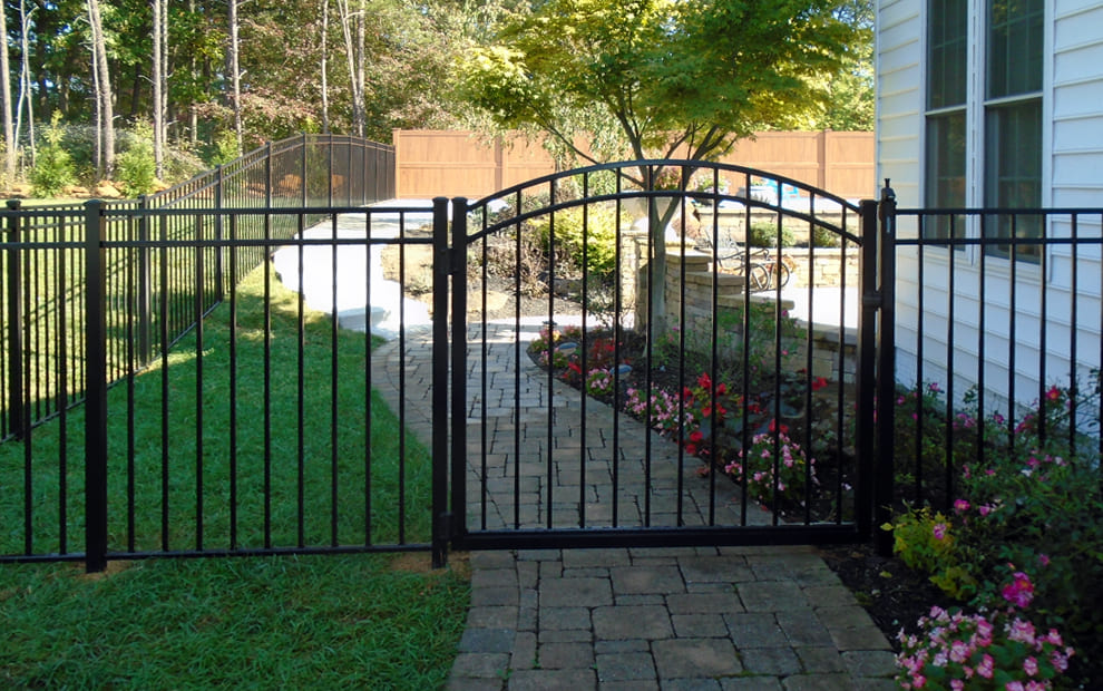 Fences – Aluminum Fences - Fence & Deck Connection