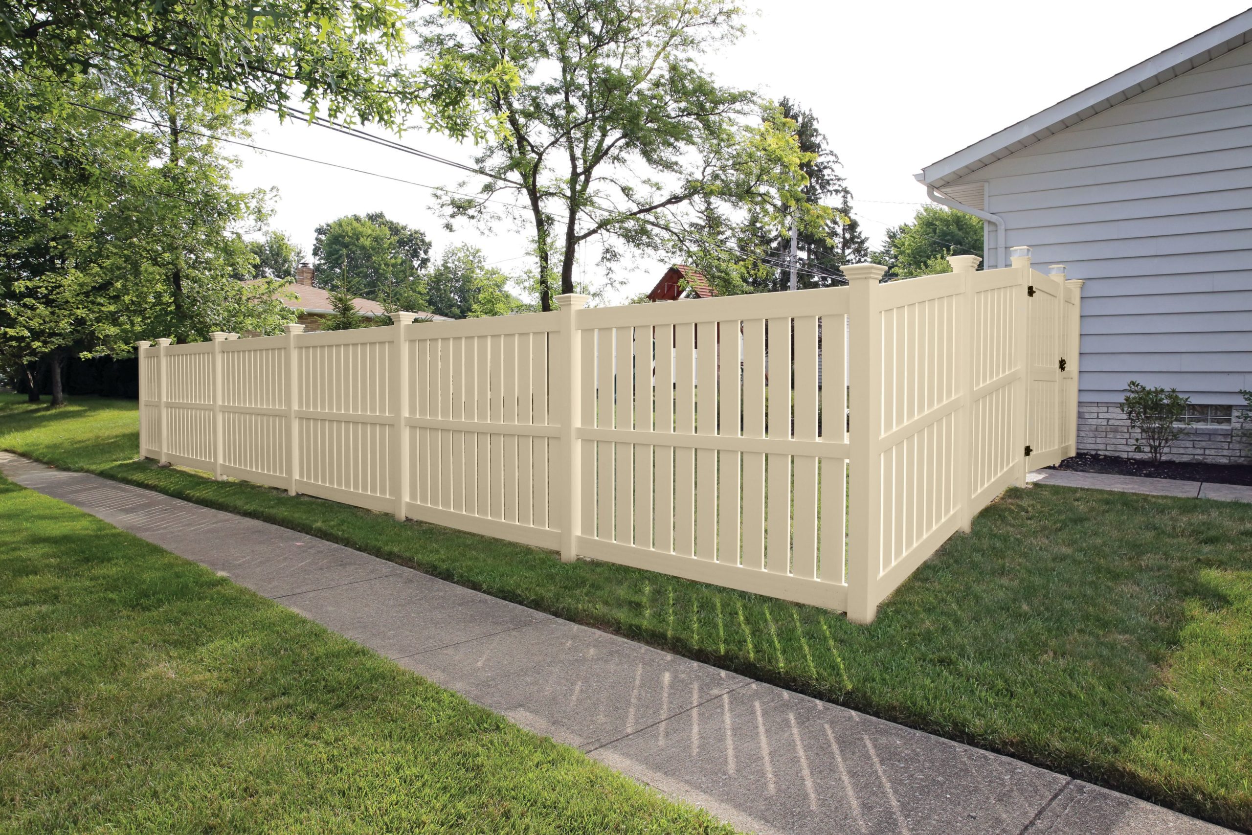 Semi-Private Vinyl Fence - Fence & Deck Connection